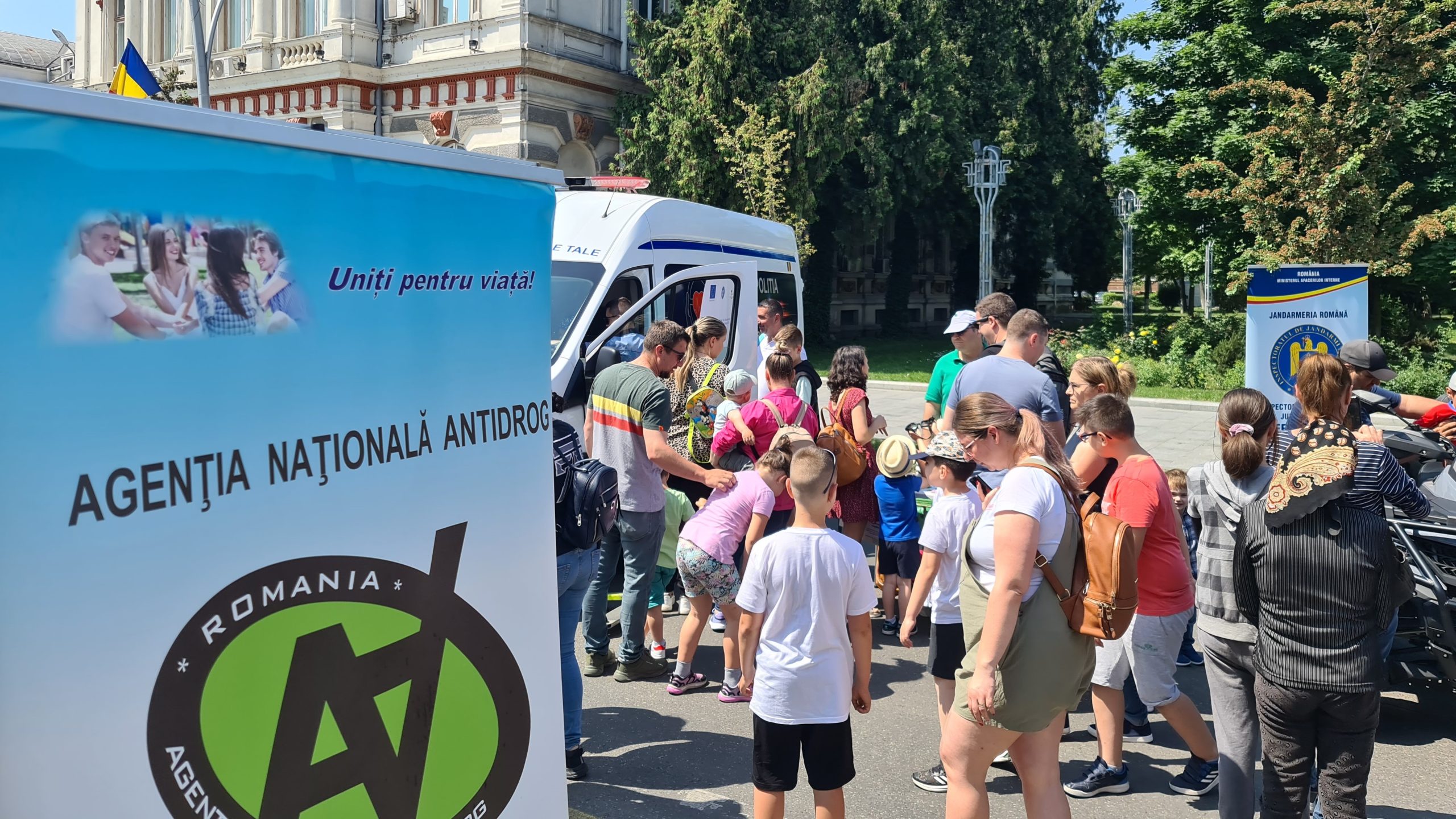 Circa 2.300 de tineri au participat la activități de prevenire a ...