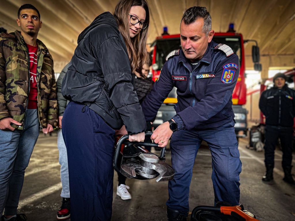 Lecții deschise la Detașamentul de Pompieri Bacău, în cadrul ...